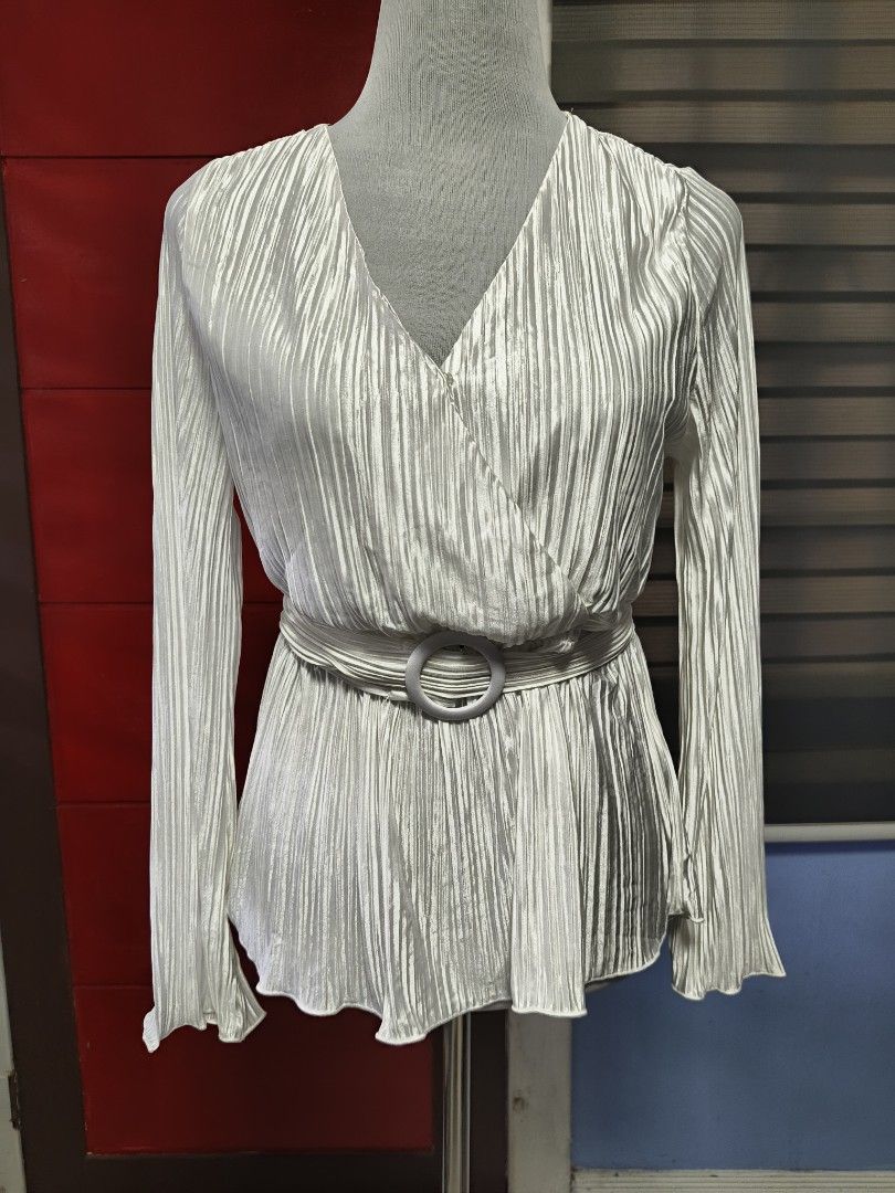 Fleeted silk long sleeve, Women's Fashion, Tops, Longsleeves on Carousell