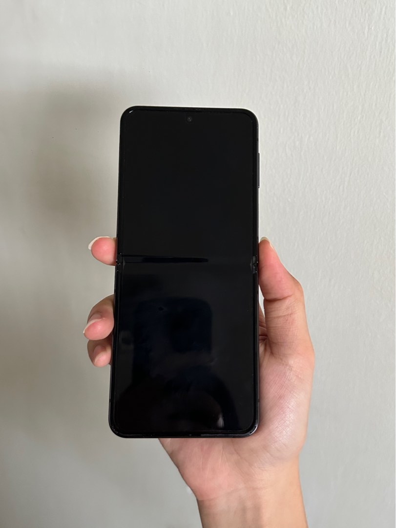 Galaxy Z Flip 4 Graphite 256GB, Mobile Phones & Gadgets, Mobile Phones ...