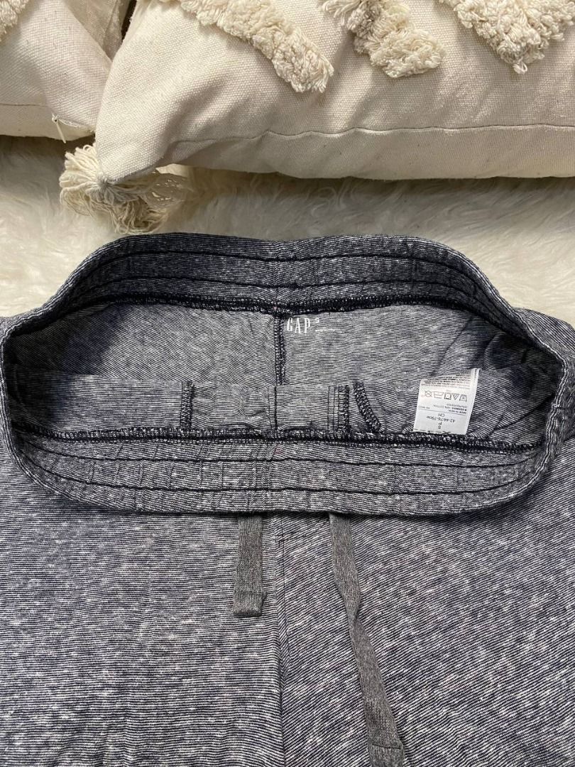 GAP Short Gym/Sport Active Wear, Men's Fashion, Activewear on Carousell