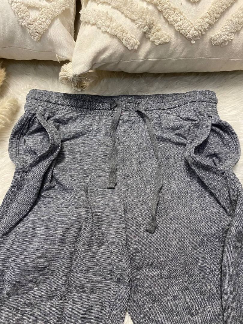 GAP Short Gym/Sport Active Wear, Men's Fashion, Activewear on Carousell