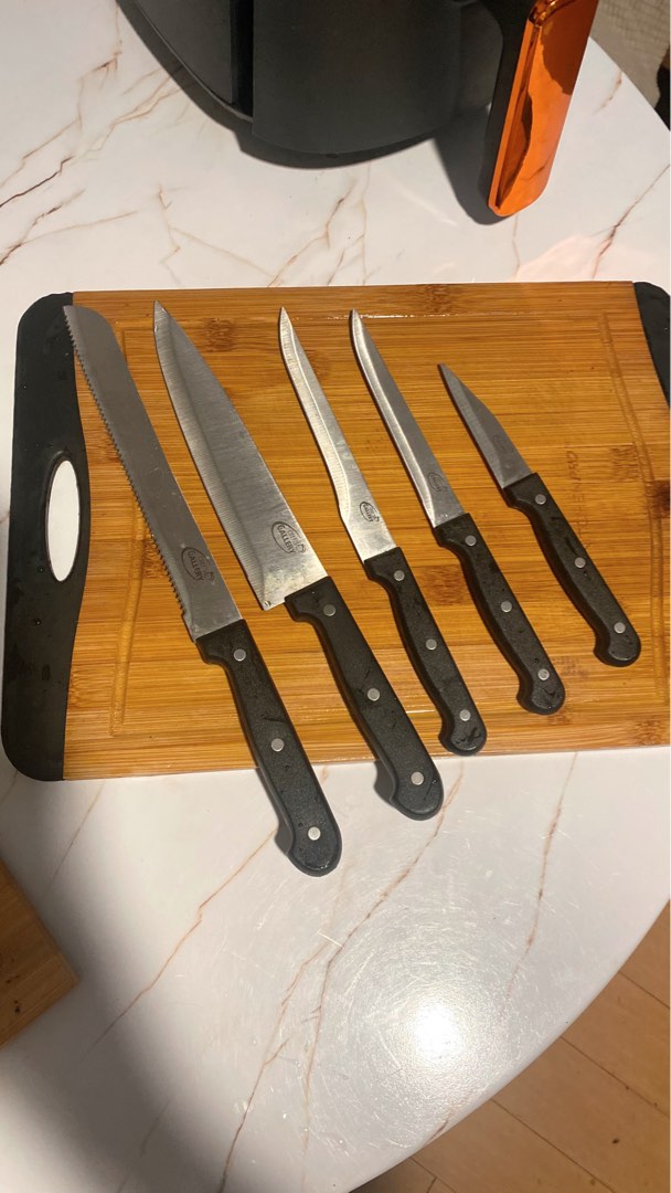 Kitchen-Pro brand Chopping board & Chef Gallery brand knife set ...