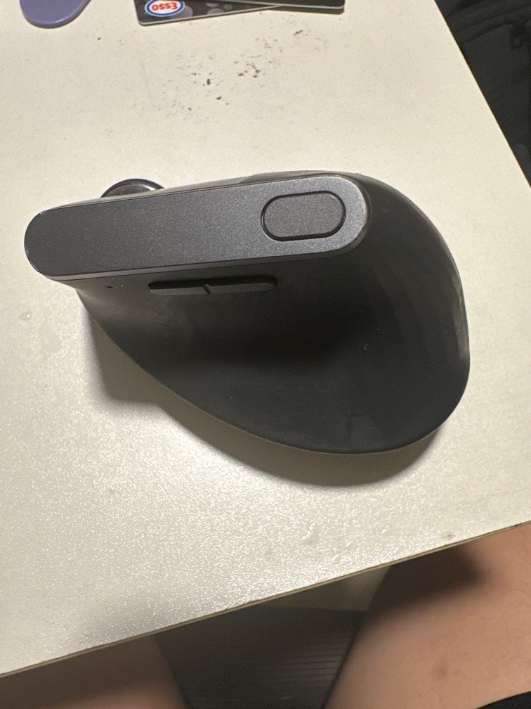 Logitech Mx Vertical Computers Tech Parts Accessories Mouse Mousepads On Carousell