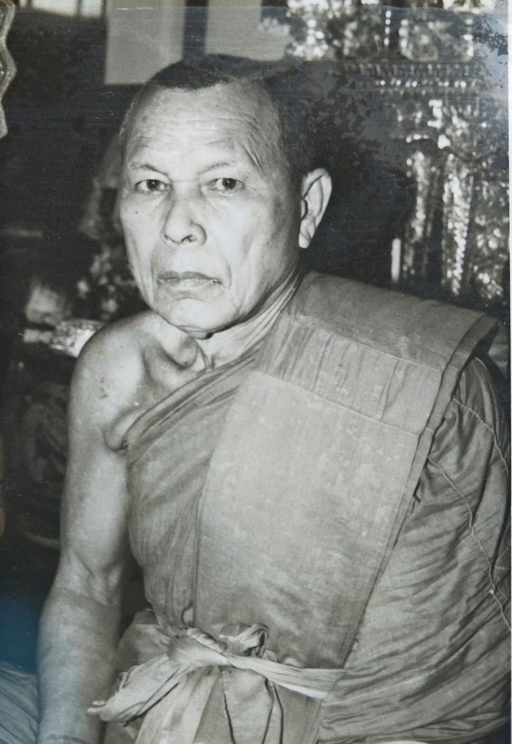 Luang Phor Yee Palakit, Hobbies & Toys, Collectibles & Memorabilia ...