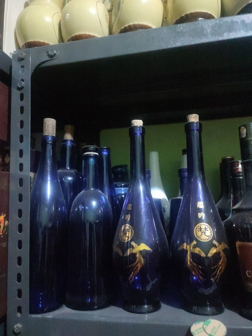macam macam botol kaca biru, Antik, Pajangan di Carousell