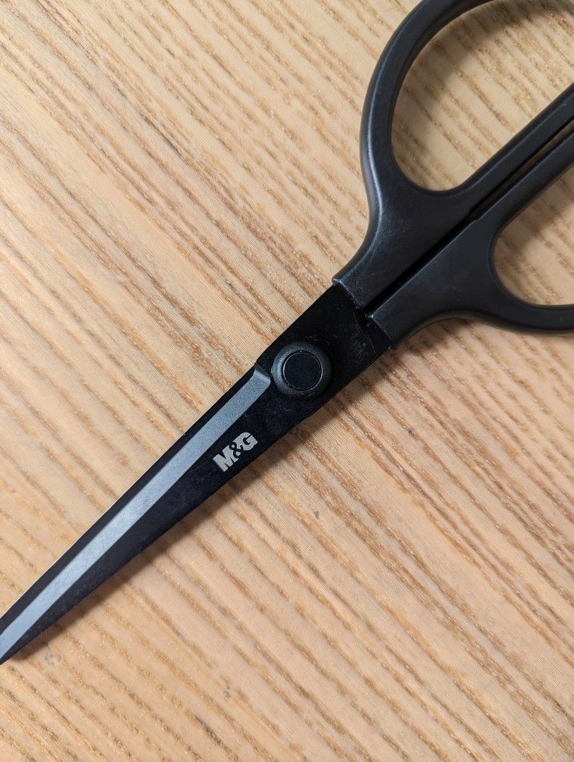 M&G Black Scissors and DELI Black Anti-stick Pen Knife, Hobbies & Toys ...