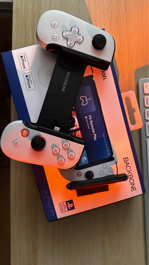 Playstation Backbone controller lightning port, Video Gaming, Gaming ...