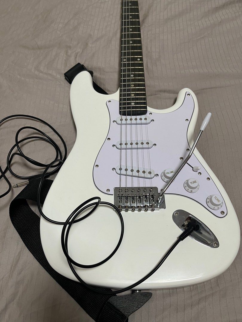 Rocket Beginner Stratocaster Electric Guitar, Hobbies & Toys, Music ...