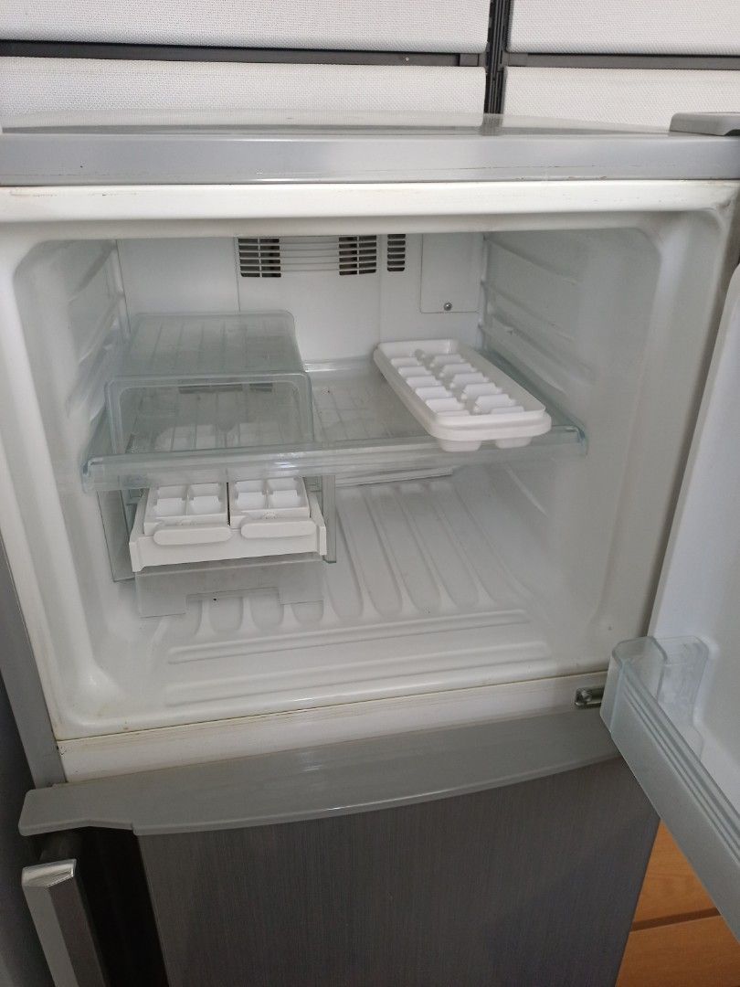 SHARP Refrigerator-freezer (177L Capacity), TV & Home Appliances ...