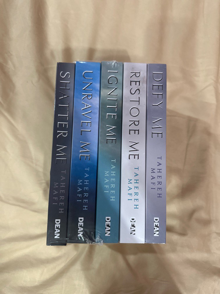 Shatter Me 5-book Set, Hobbies & Toys, Books & Magazines, Fiction & Non ...