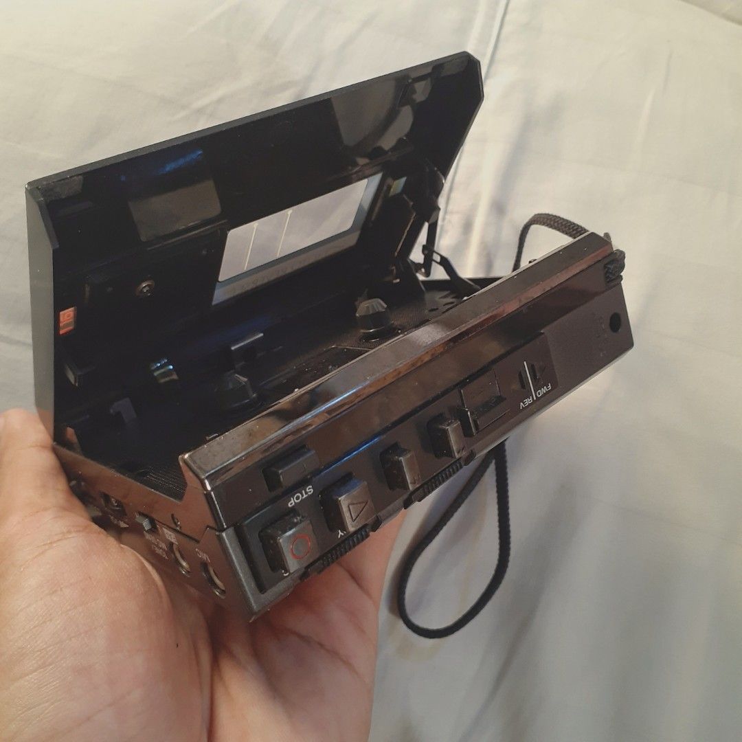 Sony TCM-57 Walkman/Cassette Player with Toshiba HR-MV1 Rare Vintage ...