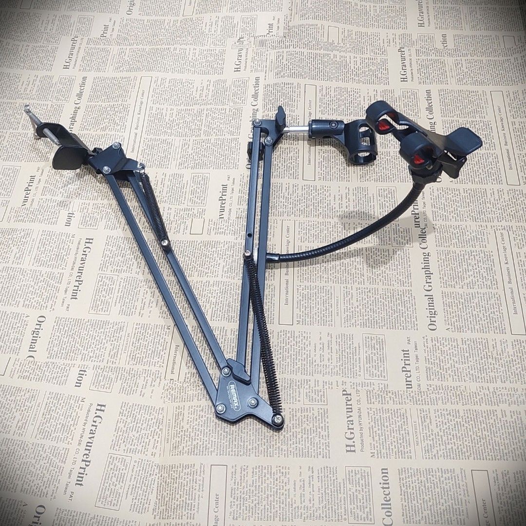 Stand Mike Meja, Musik & Media, Alat di Carousell