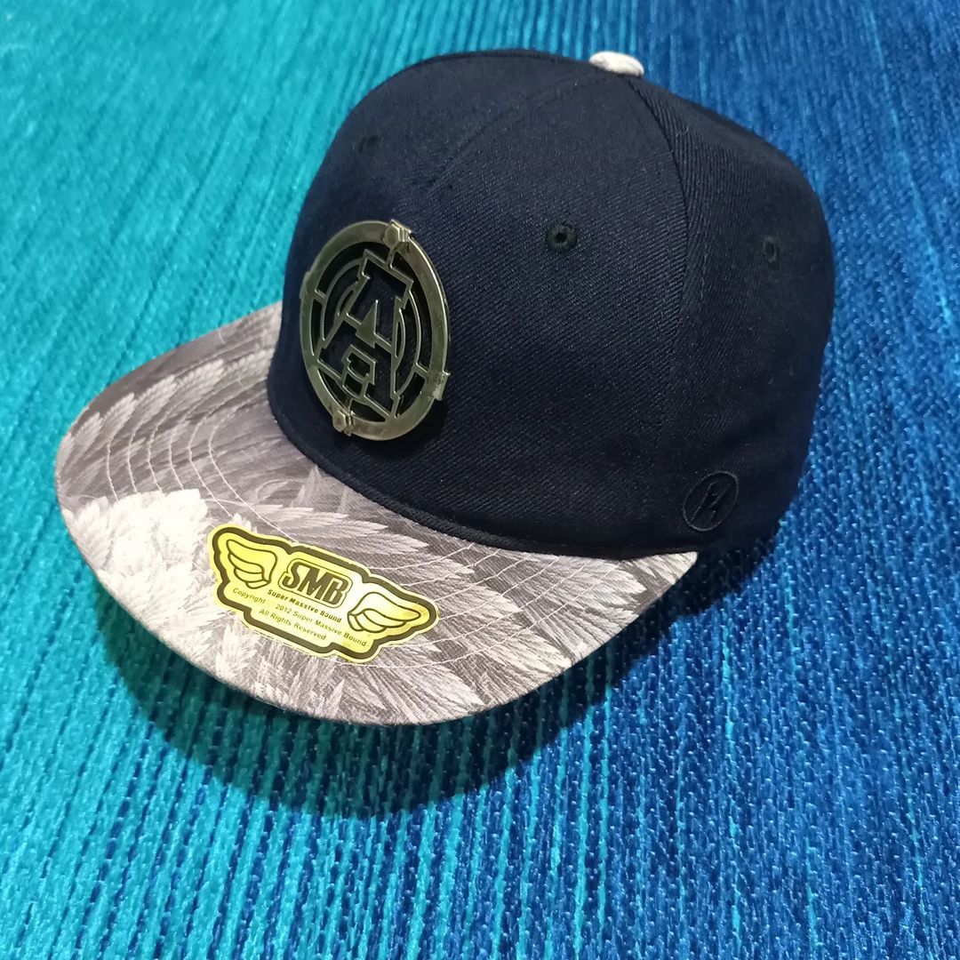 topi SMB super masive bound, Fesyen Pria, Aksesoris, Topi di Carousell