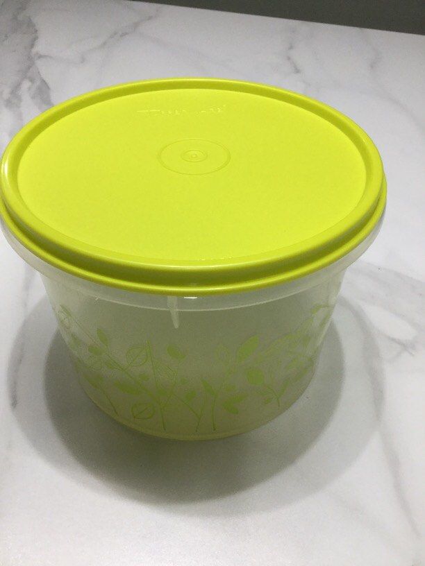 Tupperware round container, Furniture & Home Living, Kitchenware ...