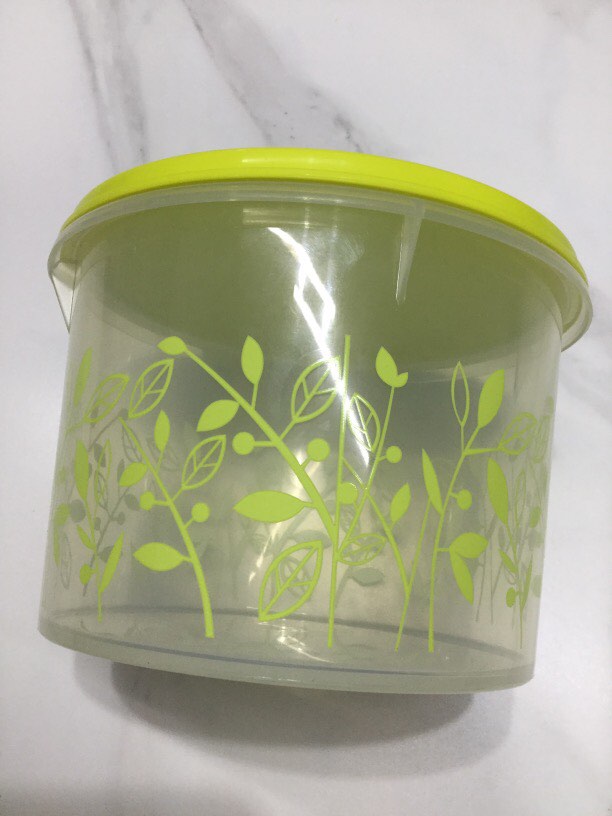 Tupperware round container, Furniture & Home Living, Kitchenware ...