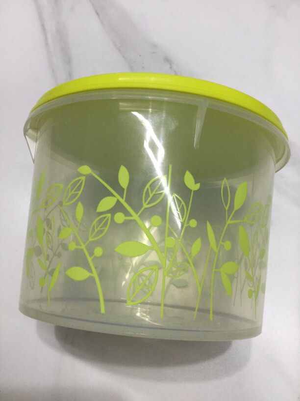 Tupperware round container, Furniture & Home Living, Kitchenware ...