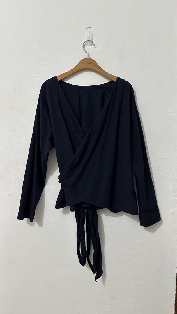 Uniqlo wrap around top in navy, Women's Fashion, Tops, Longsleeves on ...