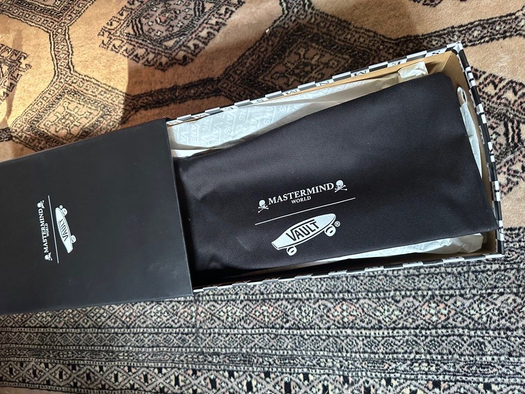 VANS VAULT X MASTER MIND WORLD OLD SCHOOL BOLT, Men's Fashion, Footwear ...