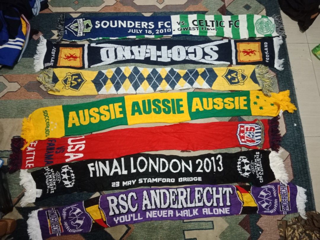 Vintage football mafla, Hobbies & Toys, Collectibles & Memorabilia ...