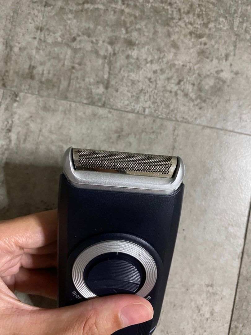 BRAUN M30 Mobile Shaver, Beauty & Personal Care, Men's Grooming on Carousell