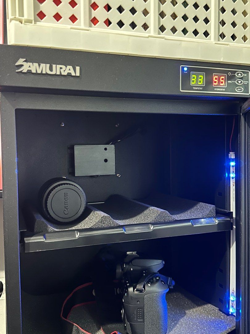 CANON EOS90D WITH SAMURAI CAMERA BOX, Photography, Cameras on Carousell