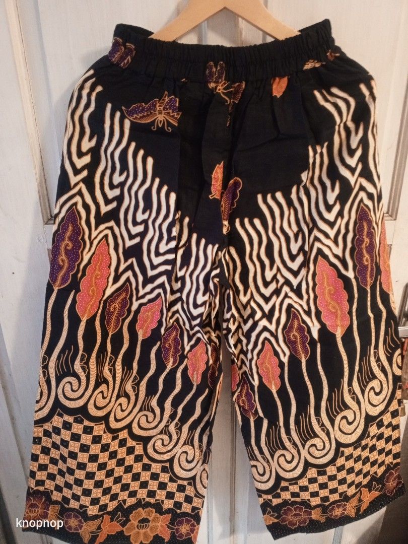 Celana Batik, Fesyen Wanita, Pakaian Wanita, Bawahan di Carousell