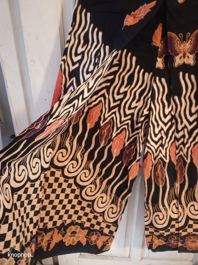 Celana Batik, Fesyen Wanita, Pakaian Wanita, Bawahan di Carousell