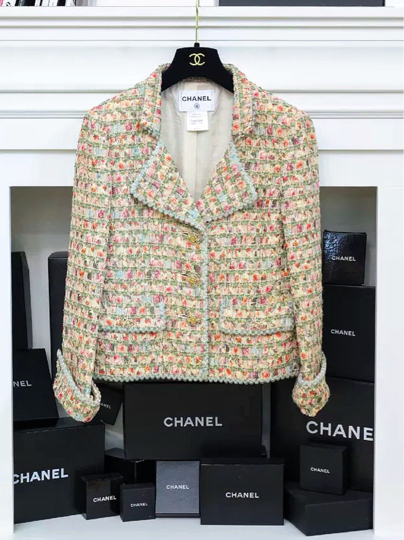 Chanel Fantasy Tweed Jacket, 名牌, 服裝 - Carousell