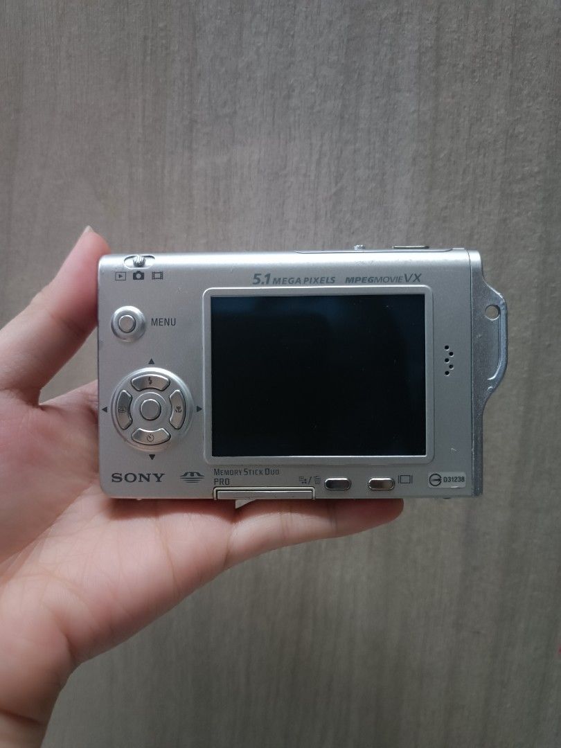Digicam / Digital Camera Sony Cyber-shot DSC-T7 Ultra-slim Silver RARE ...