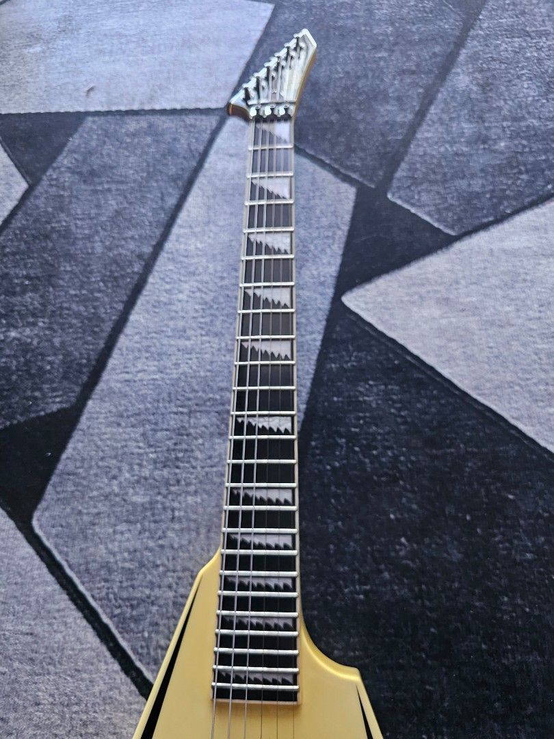 ESP SIGNATURE SERIES RIPPED MADE IN JAPAN, Hobbies & Toys, Music ...