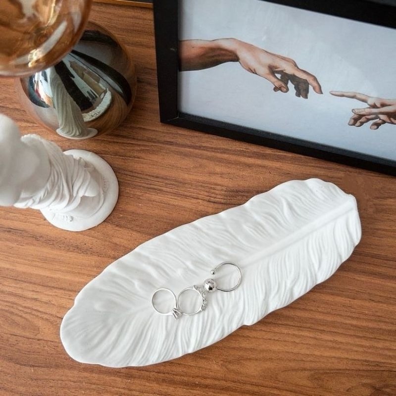 Feather Tray, Perabotan Rumah di Carousell