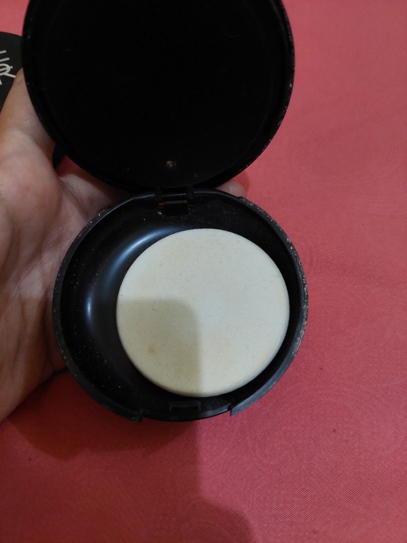 Makeover matte powder foundation, Kesehatan & Kecantikan, Rias Wajah di ...