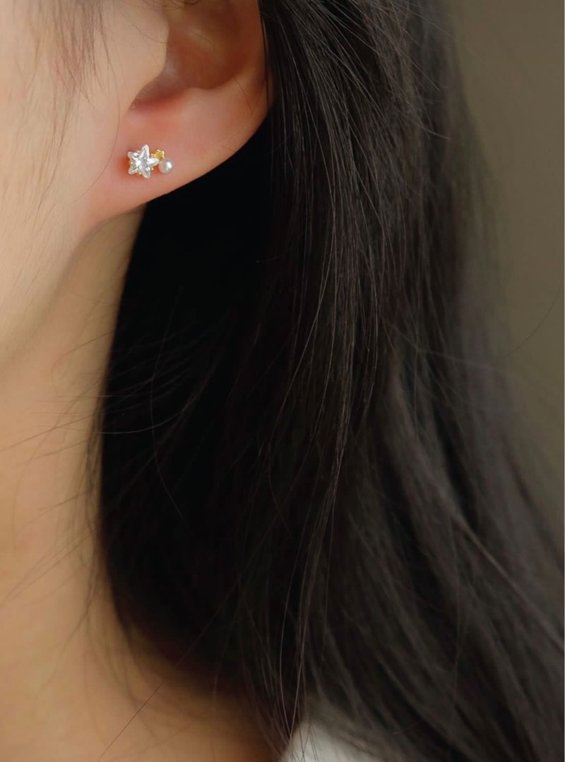 Milky Way Star Stud Earrings, Women's Fashion, Jewelry & Organisers, Earrings on Carousell