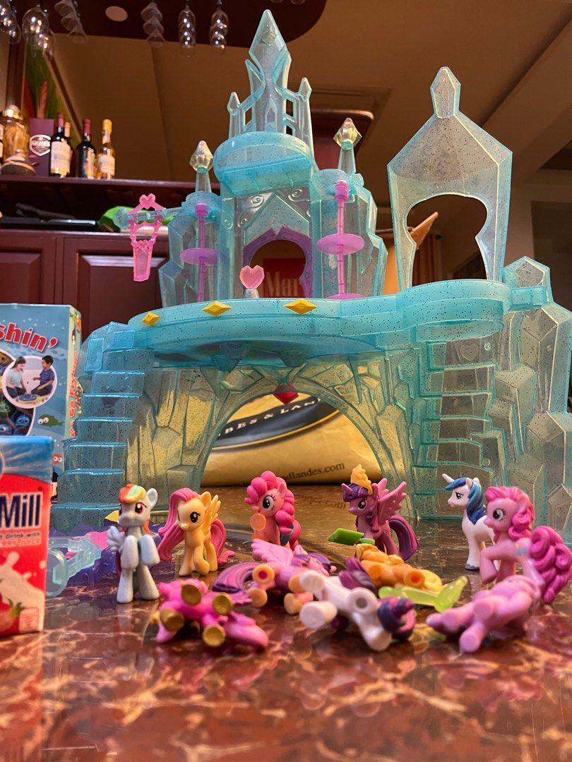 My Little Pony Castle, Hobbies & Toys, Toys & Games on Carousell