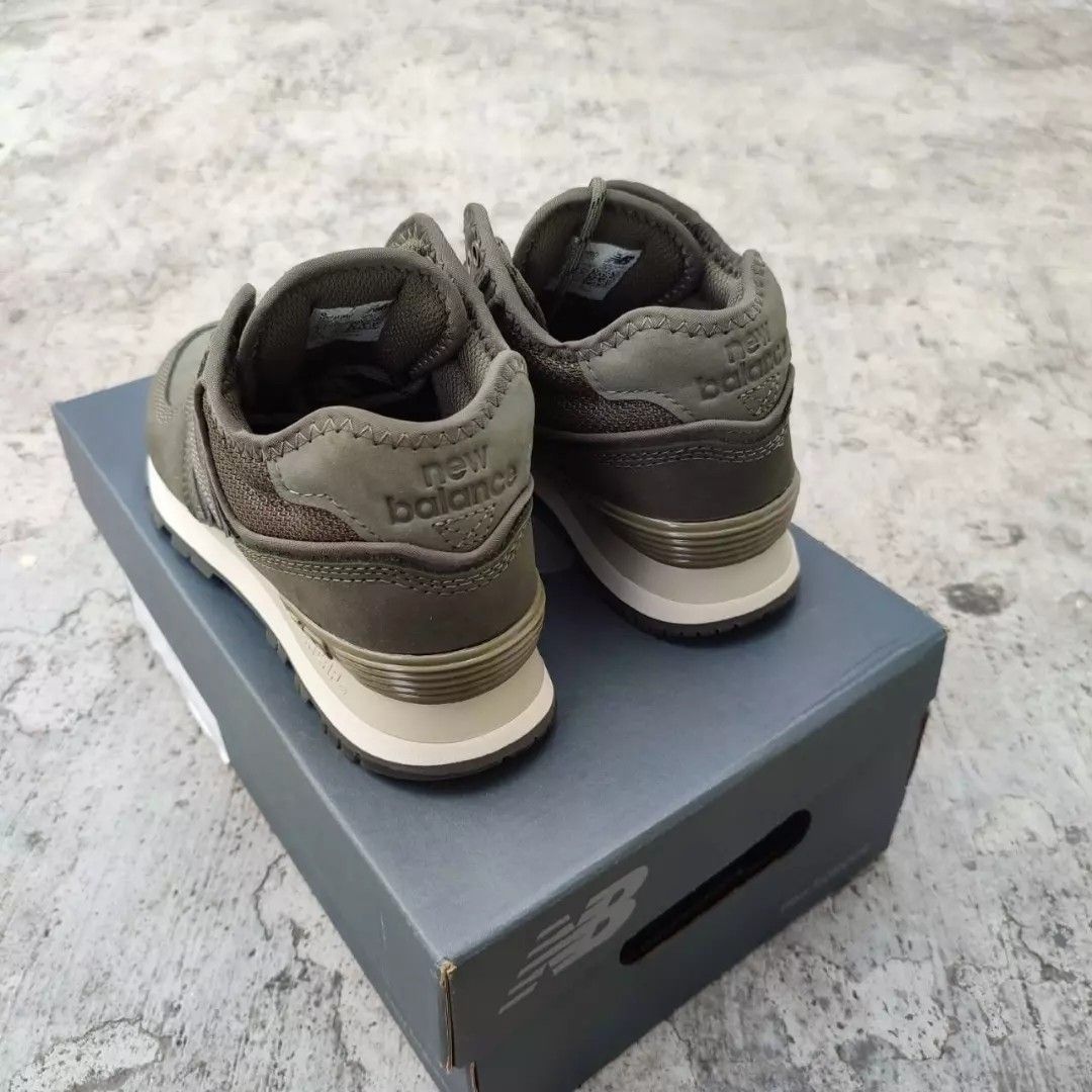 New balance 574, Fesyen Pria, Sepatu , Sepatu Boot di Carousell