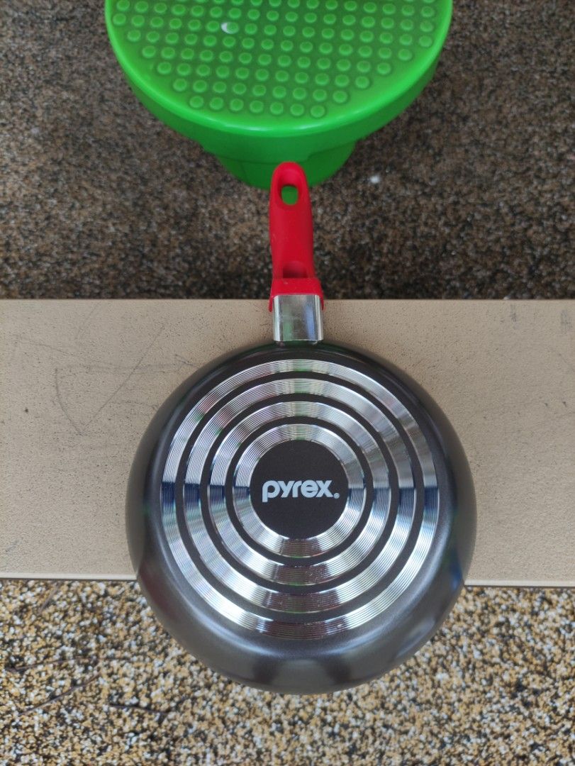 Pyrex 20 cm Frypan With 2 Layers XYLAN Nonstick Coating, Furniture ...