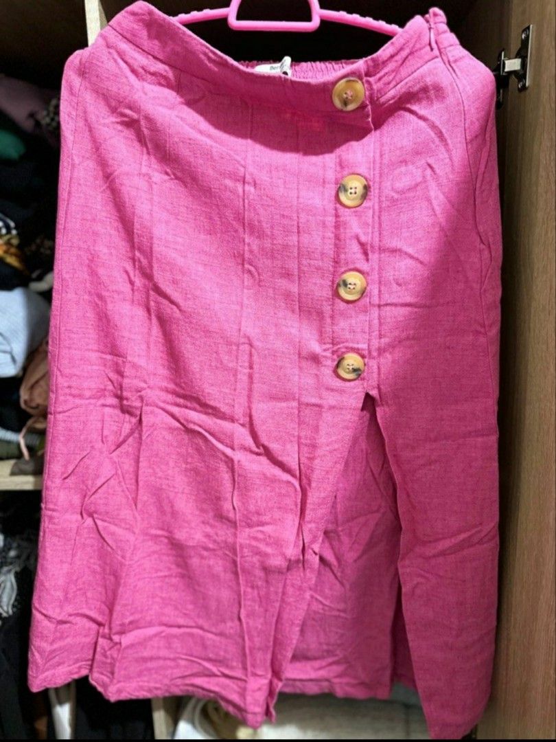 Rok Pink Barbie merk Berska, Fesyen Wanita, Pakaian Wanita, Gaun & Rok ...