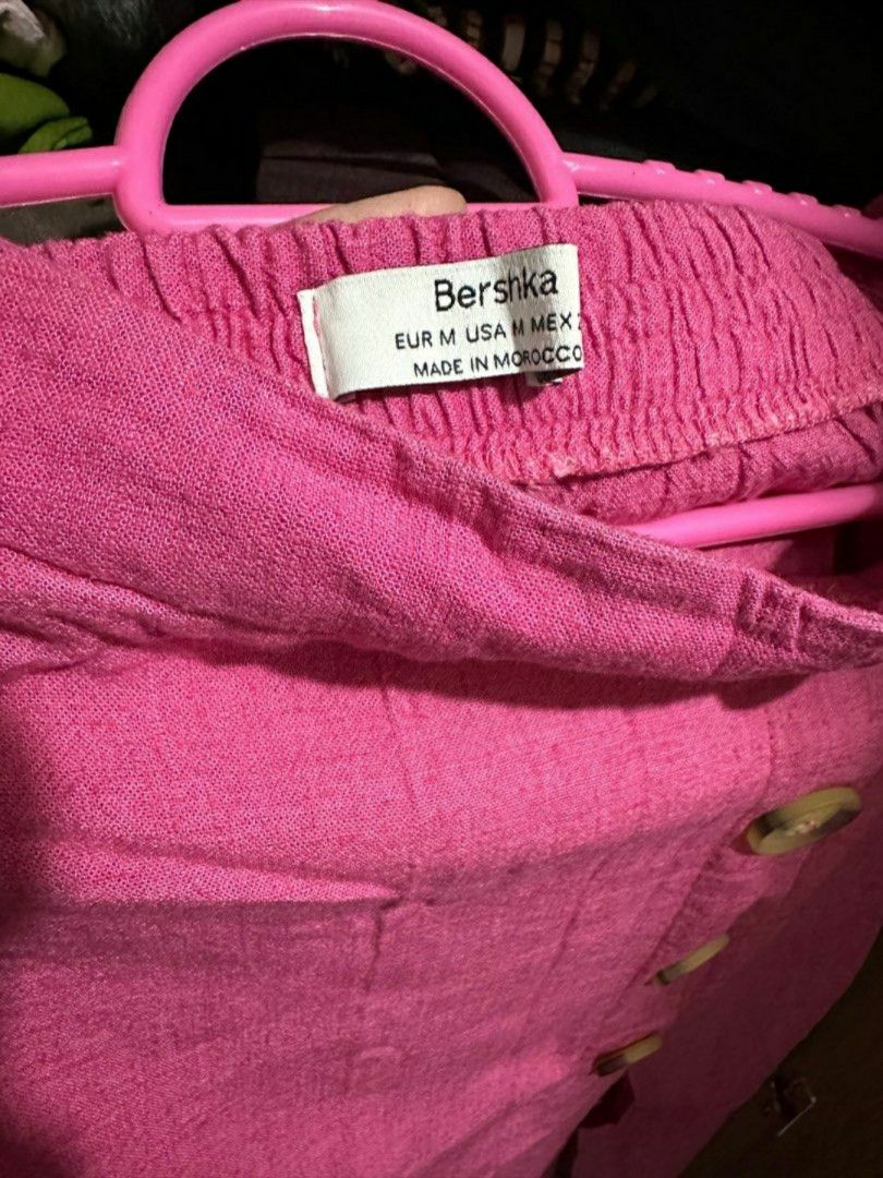 Rok Pink Barbie merk Berska, Fesyen Wanita, Pakaian Wanita, Gaun & Rok ...