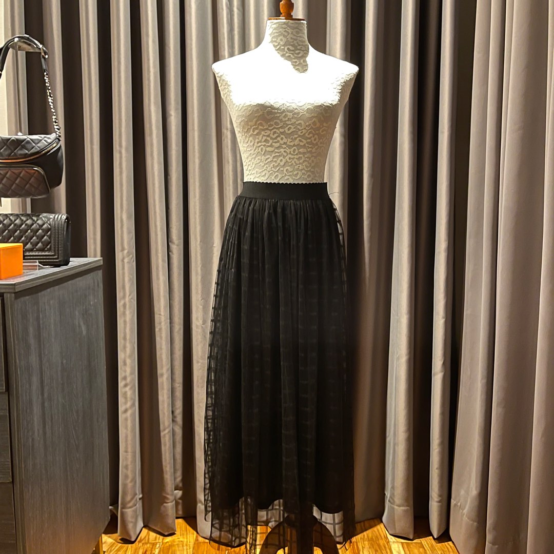 Shein skirt, Women's Fashion, Bottoms, Skirts on Carousell