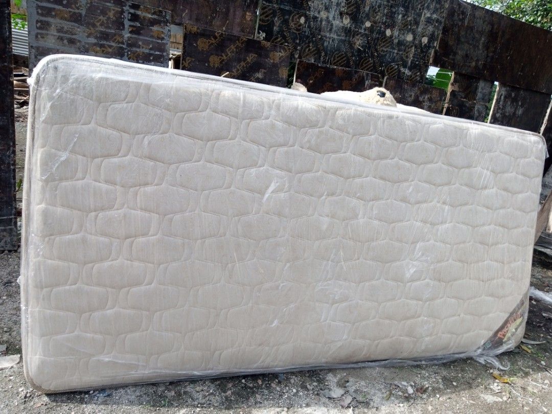 Single bed 3ft x 6ft x 7inches kapal, Furniture & Home Living ...