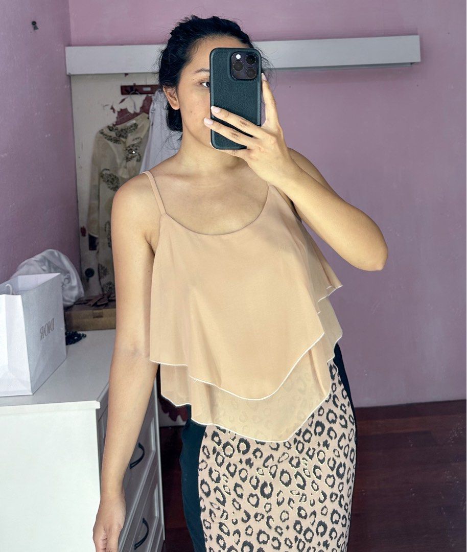 Top Nude / Atasan Pantai, Fesyen Wanita, Pakaian Wanita, Atasan di Carousell