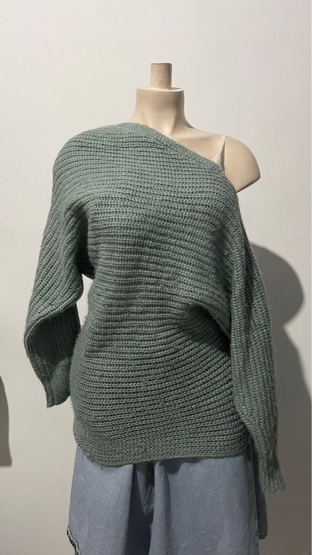 Venus Cut Knit Top, Women's Fashion, Tops, Blouses on Carousell