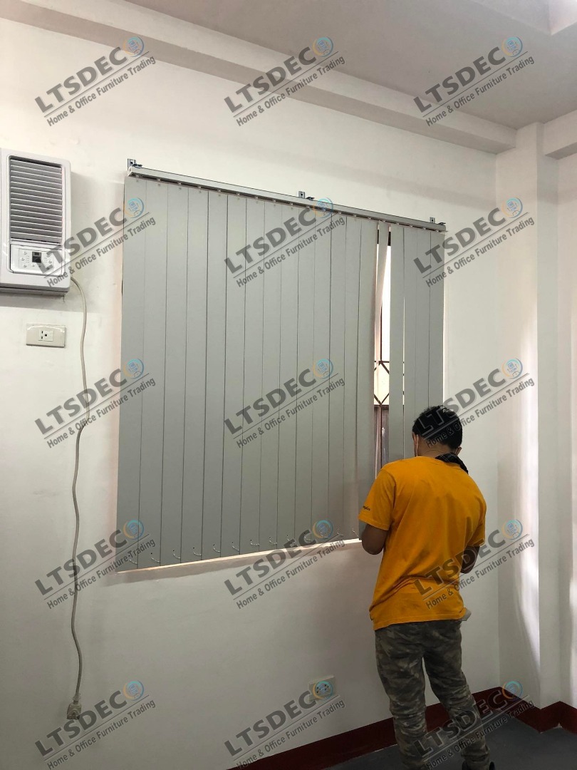 WINDOW BLINDS FURNITURE PARTITIONS, Furniture & Home Living, Office ...