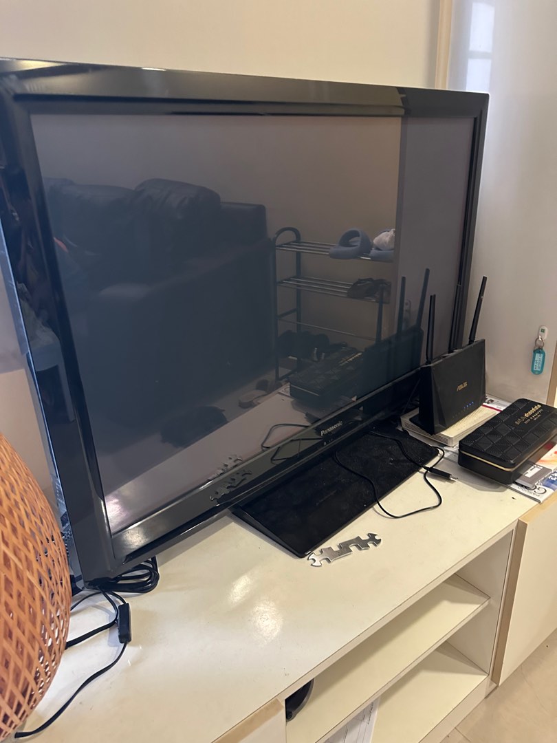 45 inch Hitachi NON Smart TV, works perfectly. On stand no mount. No ...