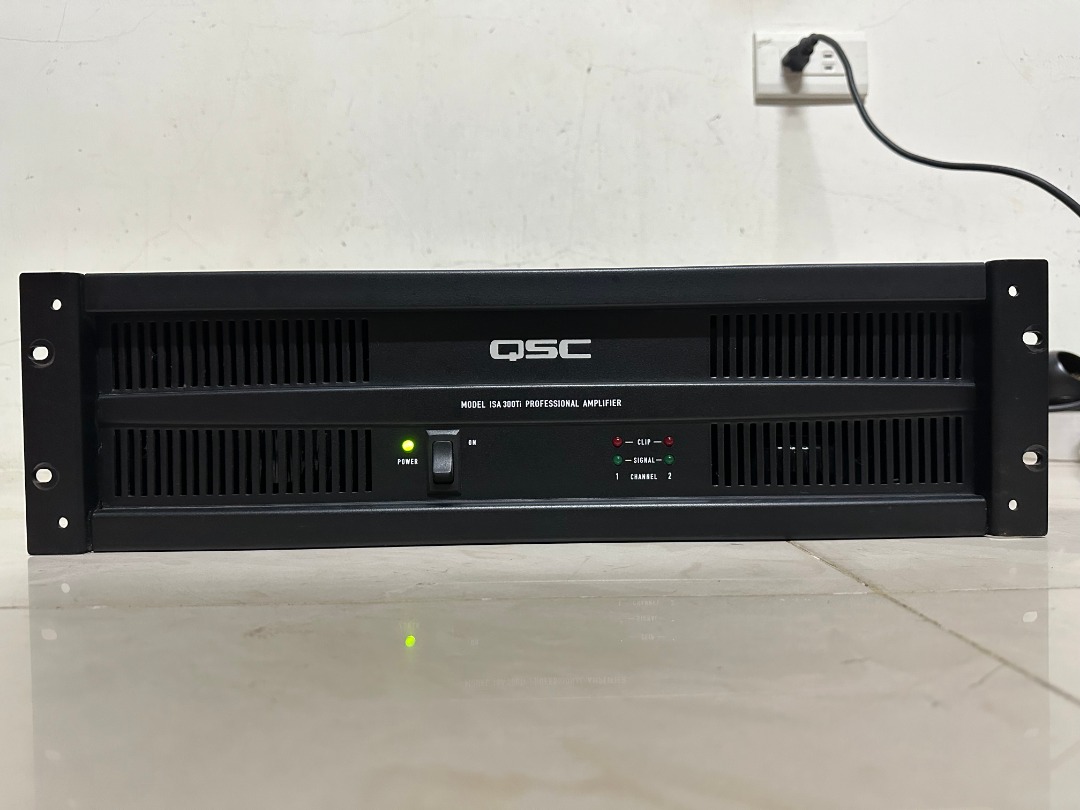 美國 QSC ISA300TI 後級擴大機 外場擴大機 大電流, 耳機及錄音音訊設備, 音樂播放裝置 MP3及CD 播放器在旋轉拍賣