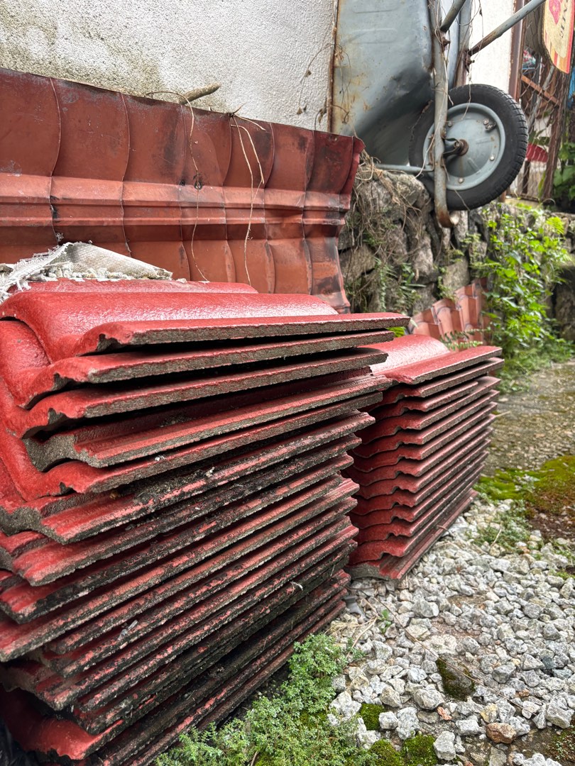 Atap merah, Furniture & Home Living, Outdoor Furniture on Carousell