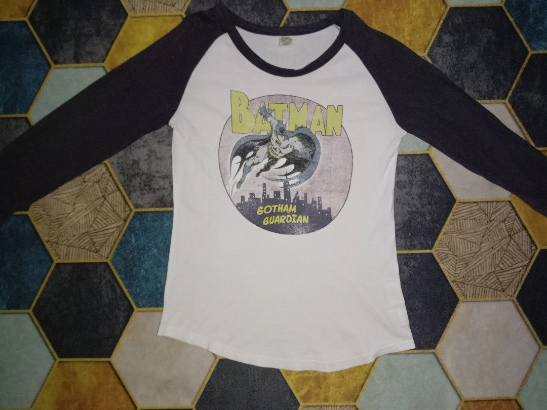 Batman 3q vintage, Men's Fashion, Tops & Sets, Formal Shirts on Carousell
