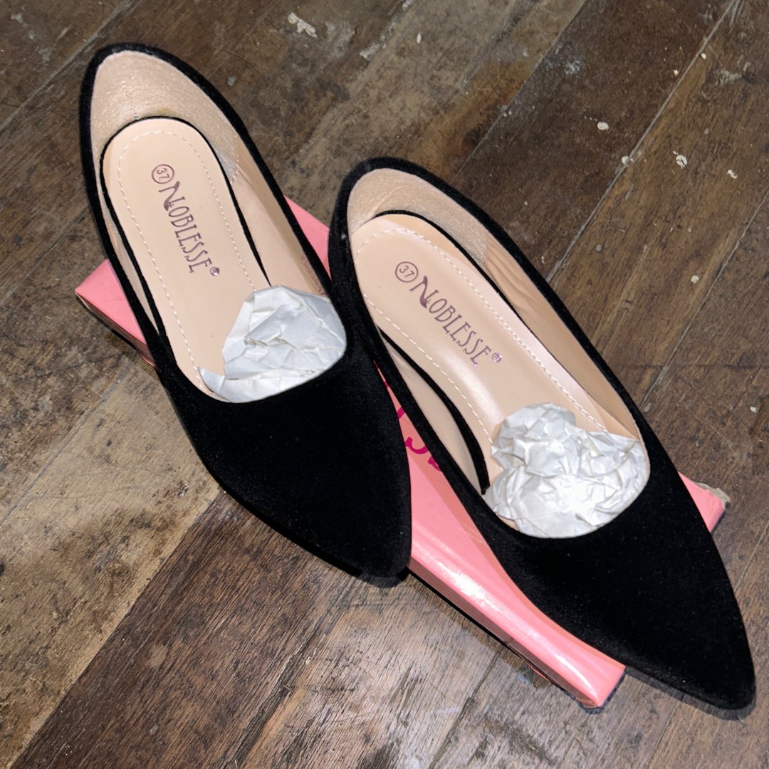 Black pumps (1-inch heels), Women's Fashion, Footwear, Heels on Carousell