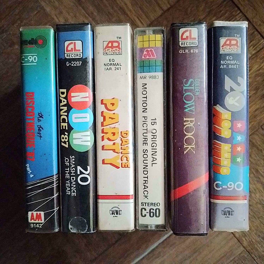 Cassette Tapes: Disco The Que '87, Now Dance 87, Dance Party 86, Golden Slow Rock, Tootsie ...