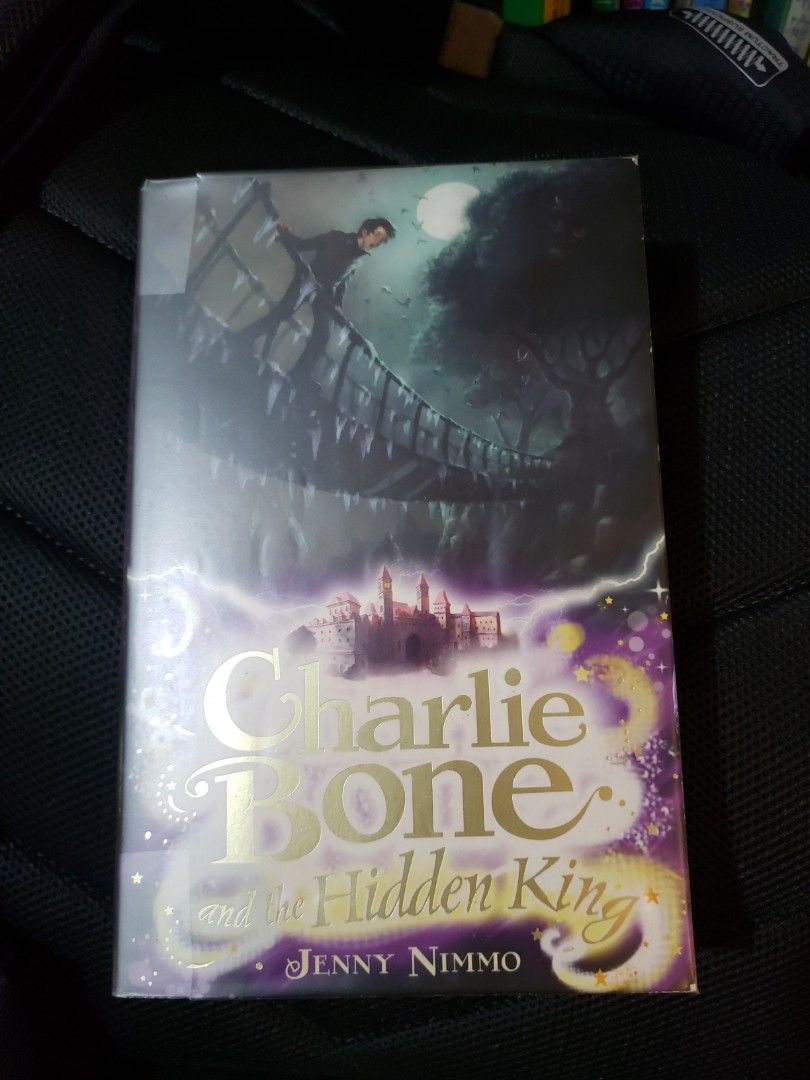 Charlie Bone and the Hidden King, 興趣及遊戲, 書本 & 文具, 小說 & 故事書 - Carousell