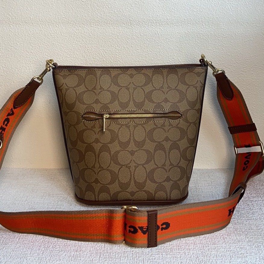 Coach Women’s Bucket Crossbody Bag, Women's Fashion, Bags & Wallets ...